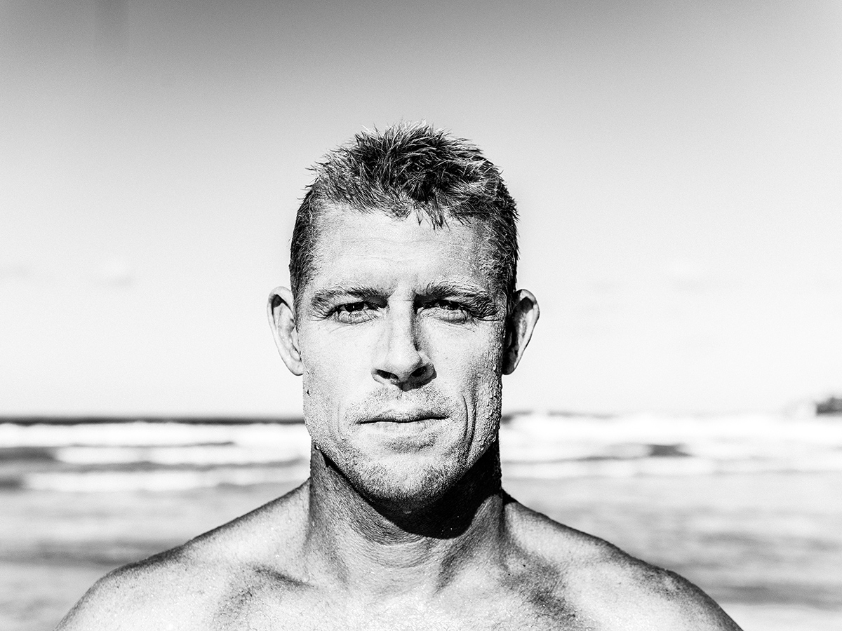 3x World Champion Mick Fanning Tears His ACL In South Africa - Carvemag.com