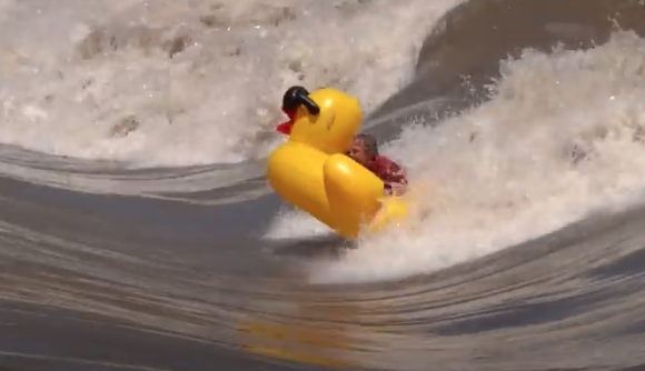 I SURFED A RIVER ON A GIANT INFLATABLE DUCK - Carvemag.com