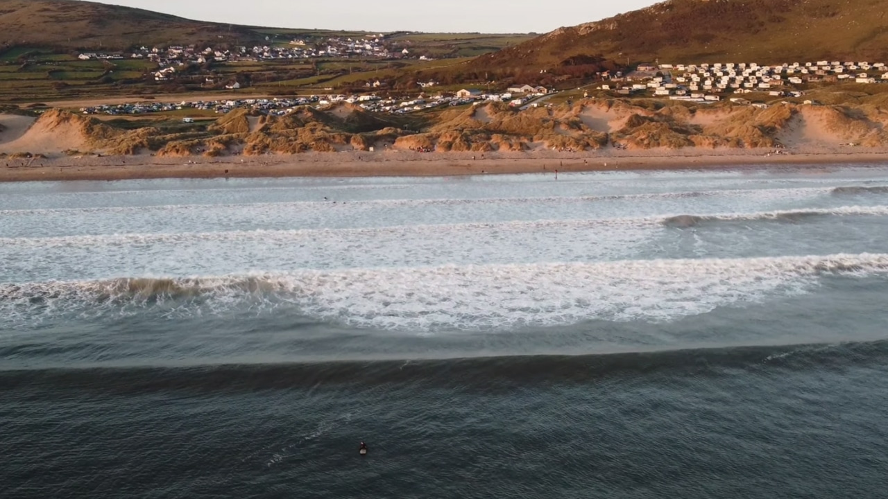 Surfing Llangennith - Carvemag.com