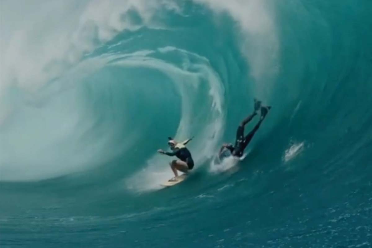 Narrow Miss At Teahupoʻo - Carvemag.com